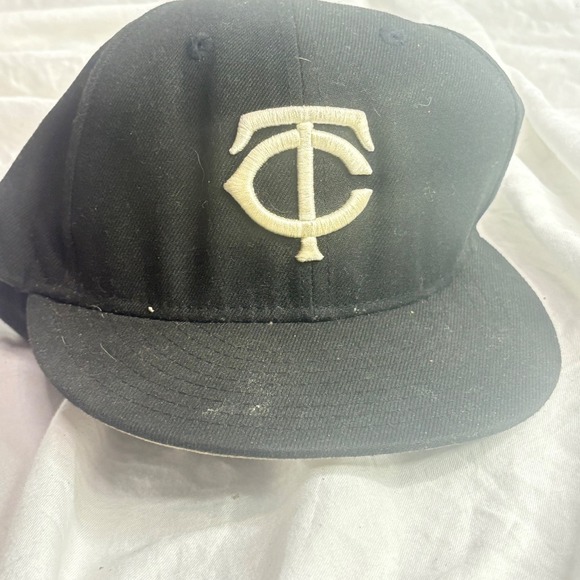 New Era | Accessories | Vintage Twins Tc Baseball Cap Fitted Hat New ...